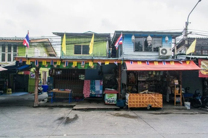 Khlong Toei: Encounters in Bangkok's Largest Slum