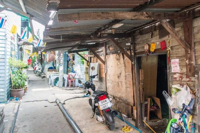 Khlong Toei: Encounters in Bangkok's Largest Slum