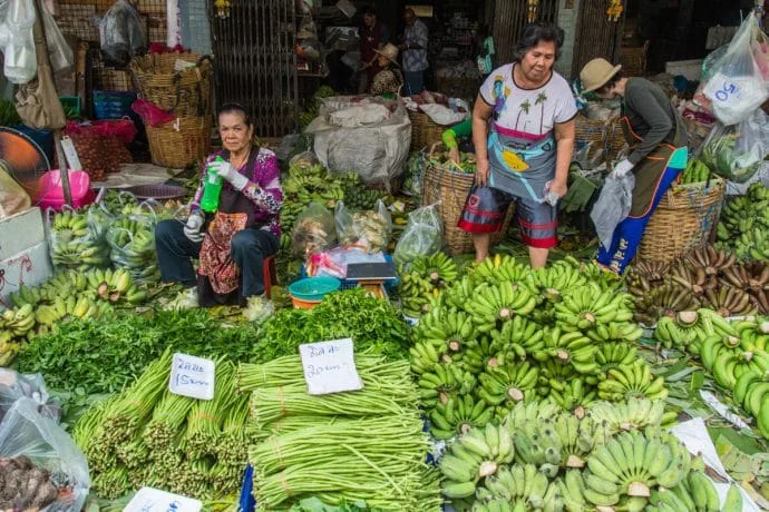 Khlong Toei: Encounters in Bangkok's Largest Slum