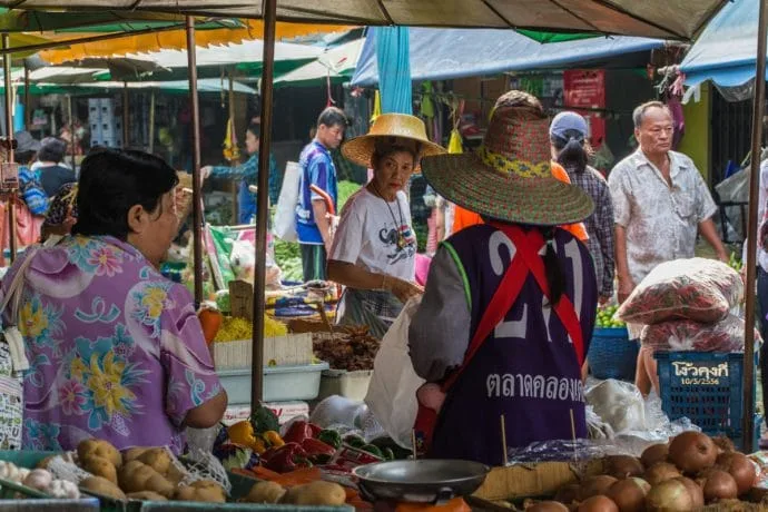 Khlong Toei: Encounters in Bangkok's Largest Slum