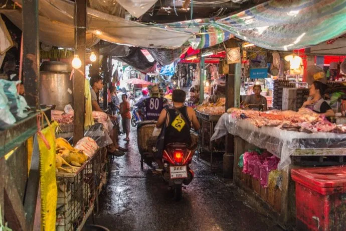 Khlong Toei: Encounters in Bangkok's Largest Slum