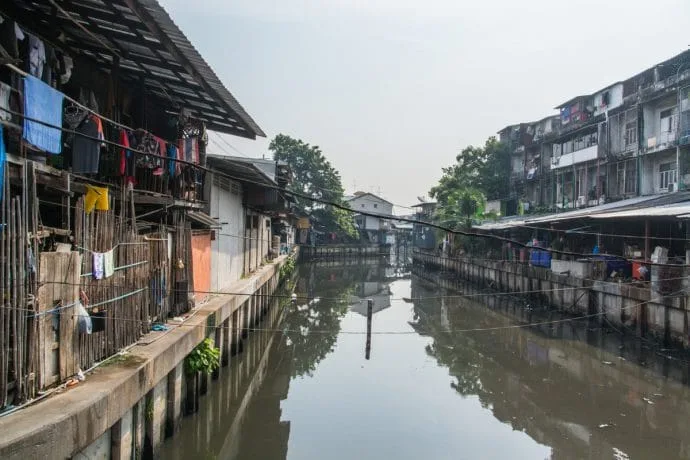Khlong Toei: Encounters in Bangkok's Largest Slum