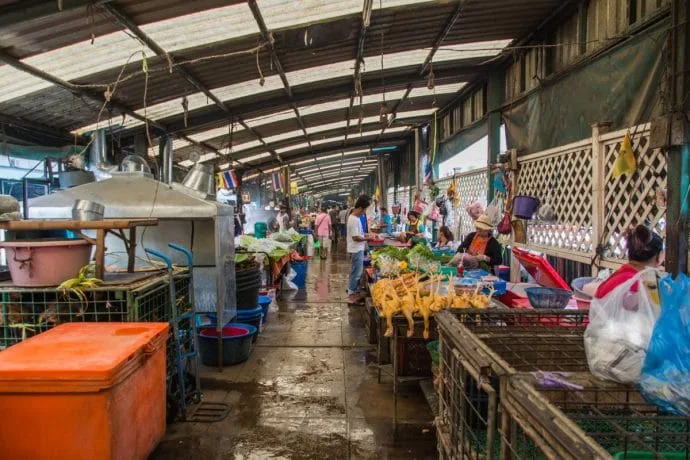Khlong Toei: Encounters in Bangkok's Largest Slum