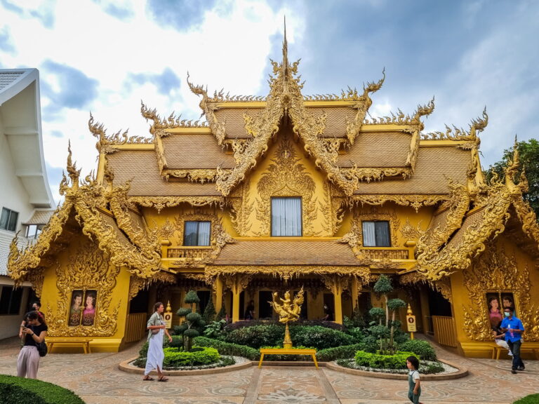 Wat Rong Khun: the unmissable white temple of Chiang Rai